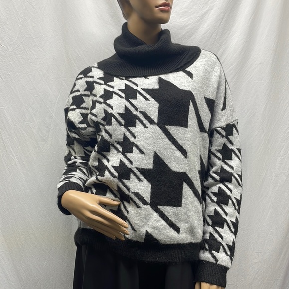 William Rast | Sweaters | William Rast Houndstooth Gray Black Cowlneck ...
